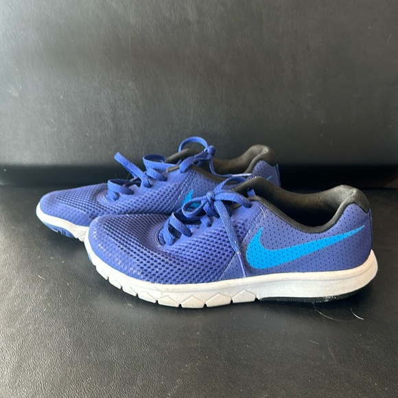 Nike | Shoes | Blue Nike Sneakers | Poshmark